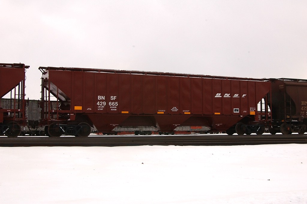 BNSF 429665, 3-Bay Covered Hopper, new BNSF Logo fresh repaint,